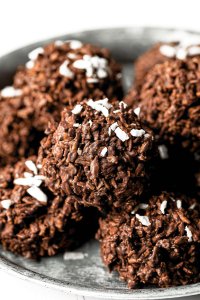 2-Ingredient Chocolate Macaroons (Vegan & Gluten-free)