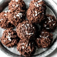 2-Ingredient Chocolate Macaroons (Vegan & Gluten-free)