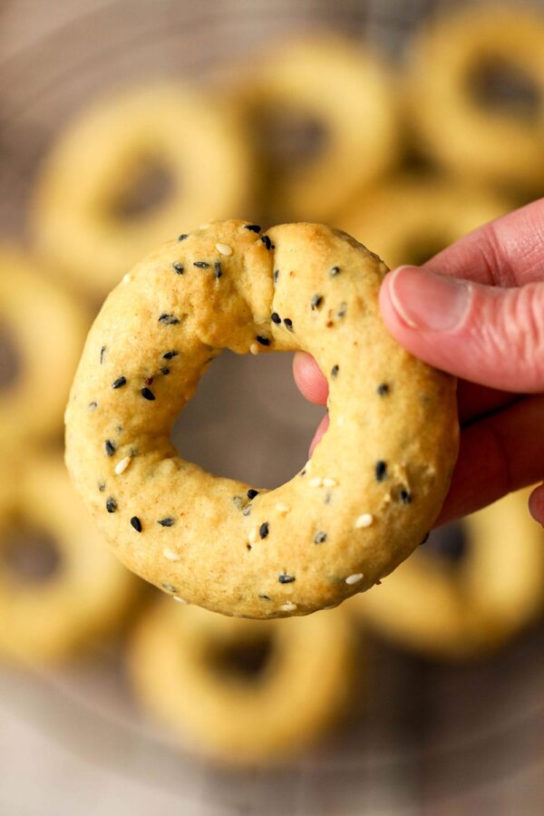 Palestinian Date Ring Cookies (Kaak Asawer)