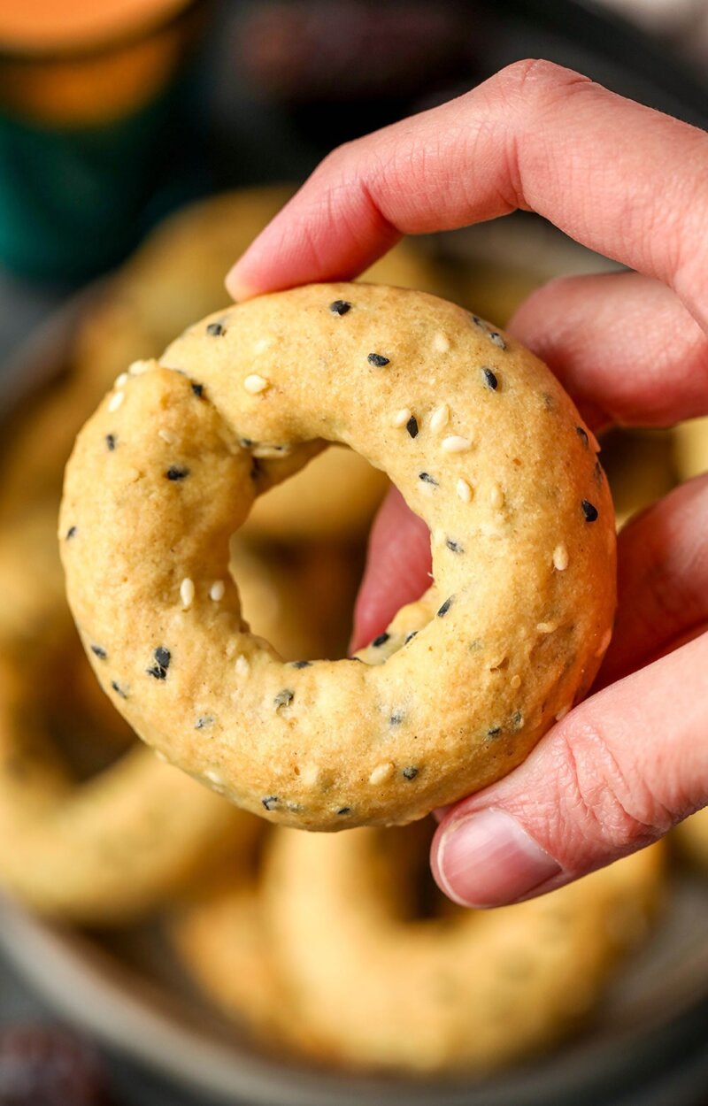 Palestinian Date Ring Cookies (Kaak Asawer)