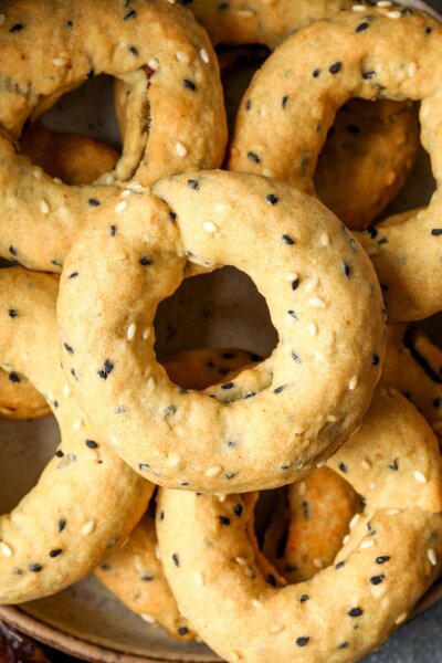 Palestinian Date Ring Cookies (Kaak Asawer)