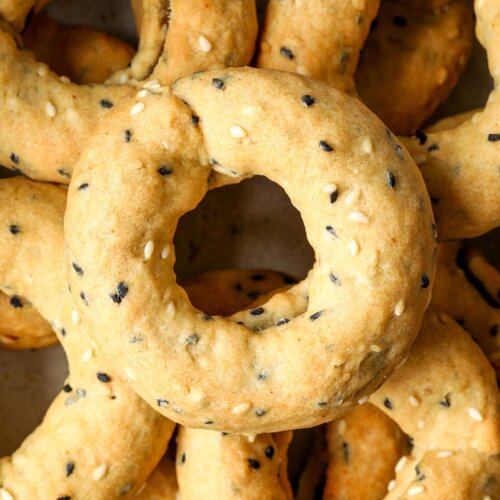 Palestinian Date Ring Cookies (Kaak Asawer)