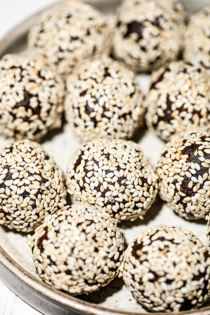 Date Energy Balls (3 Ingredients)